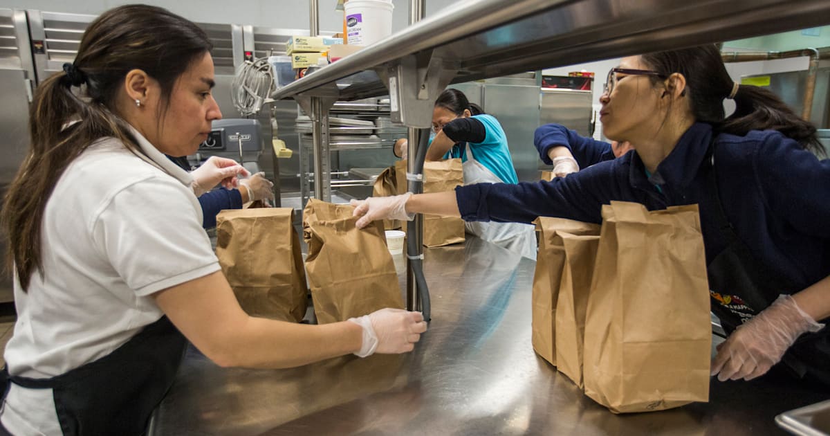 Skolor i USA täcker upp för personalbrist med elever