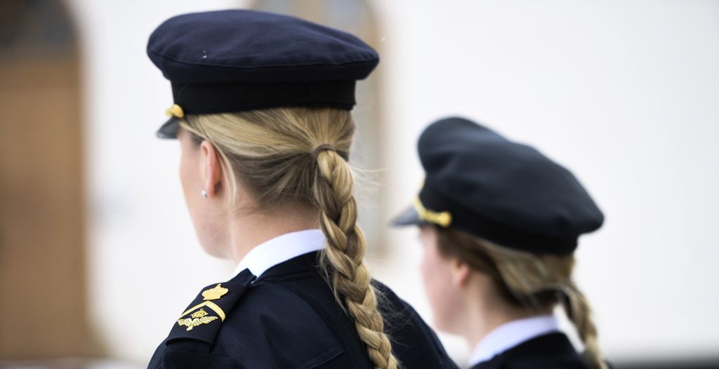 Officersbrist oroar när Nato drar allt närmare