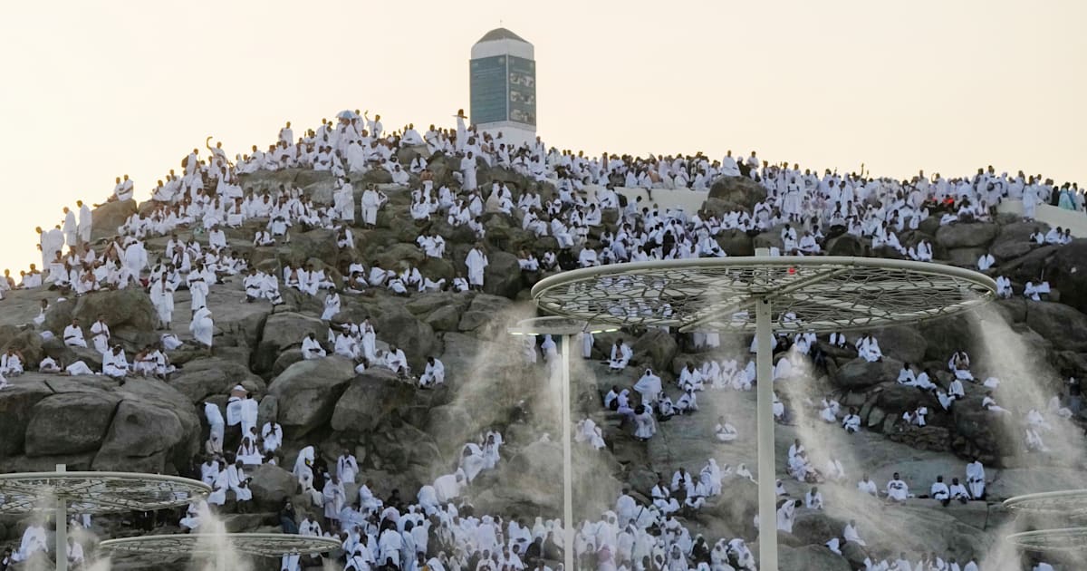 Extremvärme när pilgrimer samlas vid berget Arafat
