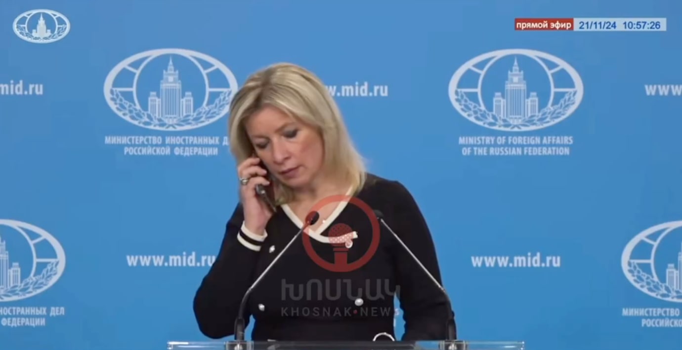 Ryska UD:s talesperson fick samtal under pressträff: ”Kommentera inte”