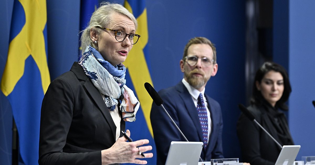 Socialministern: ”Pandemin är inte över – ta ansvar”