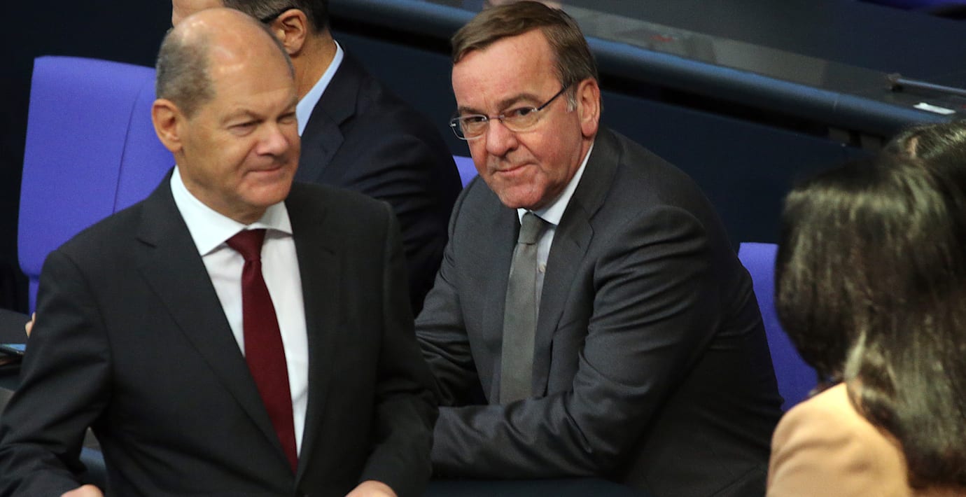 Scholz stöd sviktar i egna partiet – riskerar bli petad