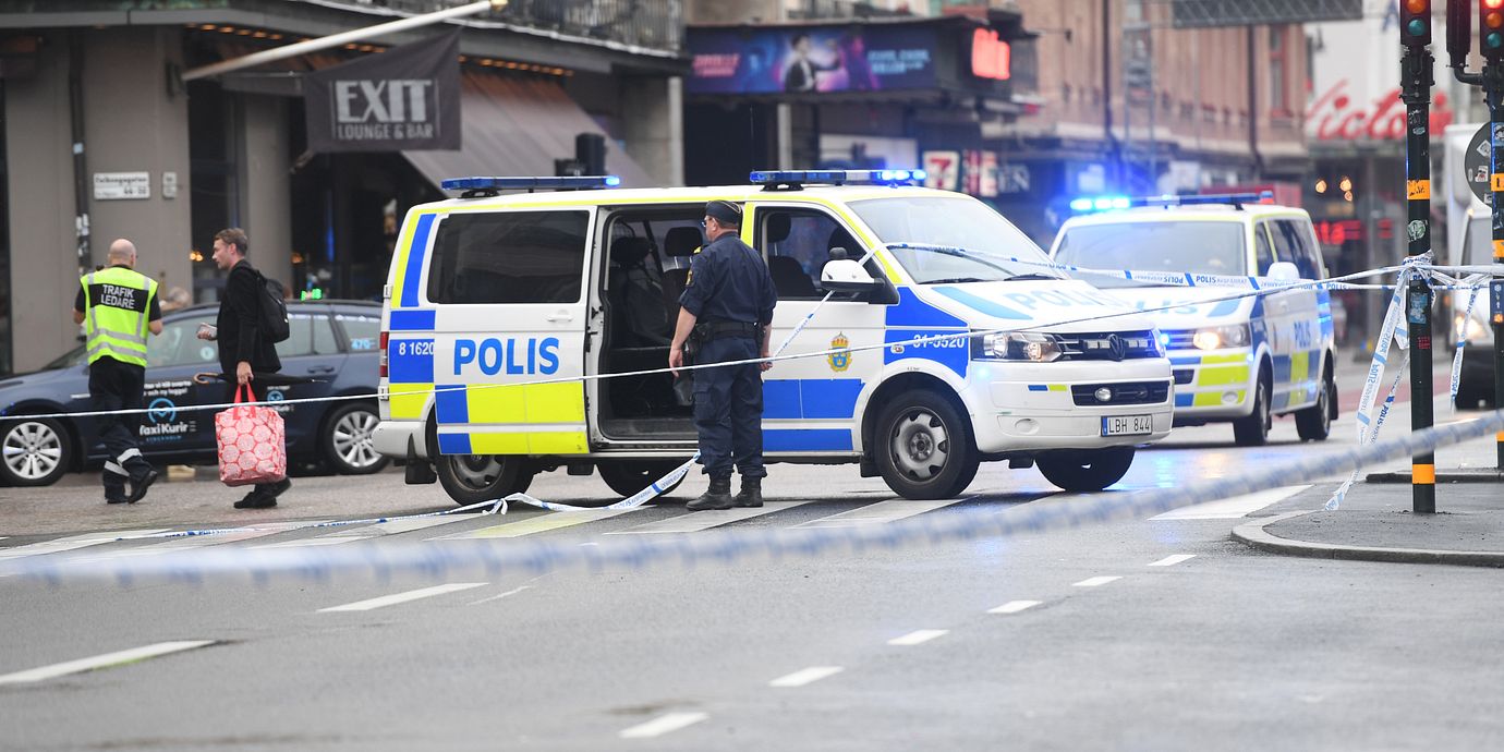 Polis knivskuren i centrala Stockholm – en gripen