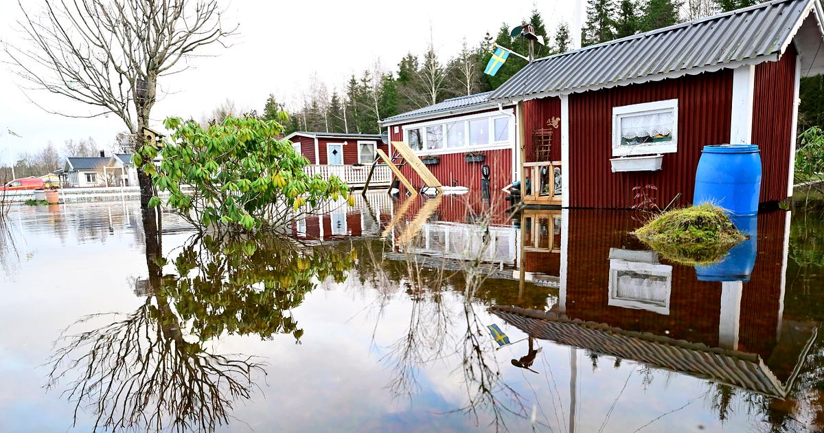 Översvämningar på flera håll – nöjespark under vatten: ”Har sjö runt ...
