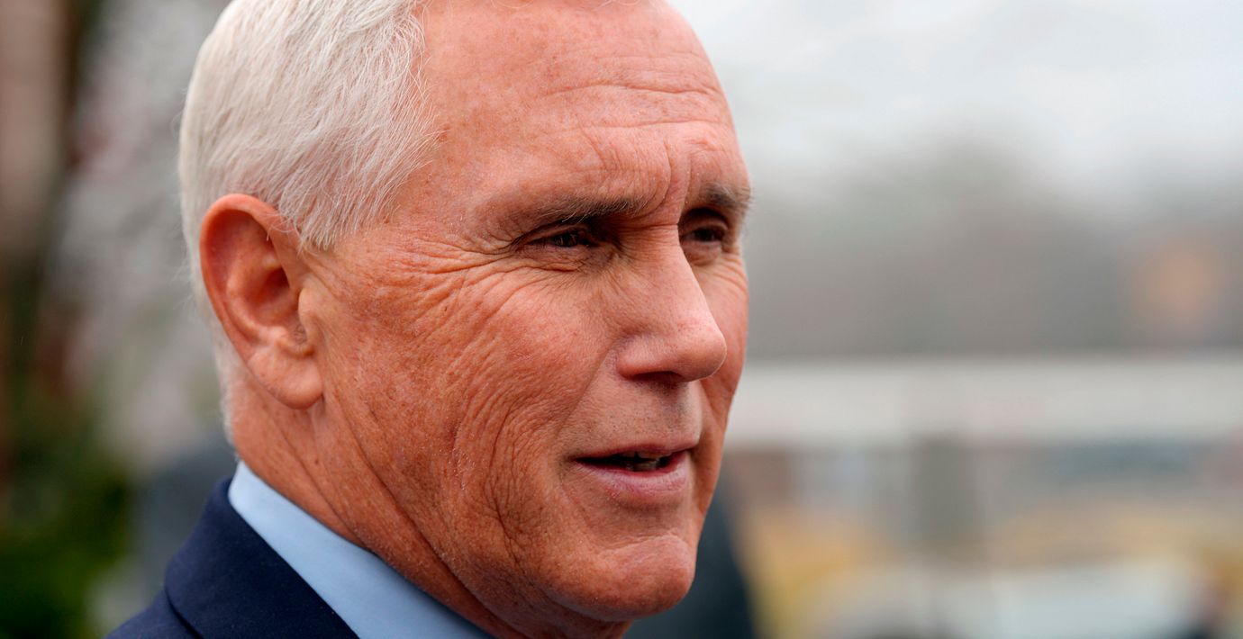 Handlingar som visar att Mike Pence kandiderar i valet avfärdas som bluff
